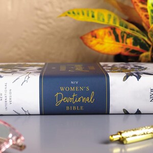 NIV Women's Devotional Bible (by Women, for Women) - Etsy