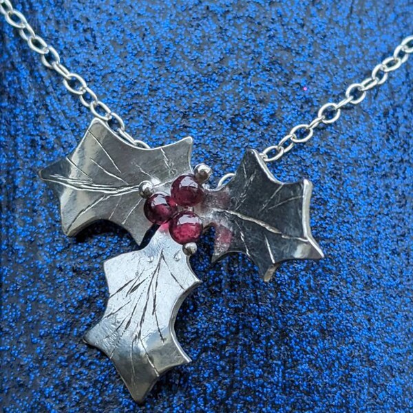 Holly Leaf Necklace - Etsy