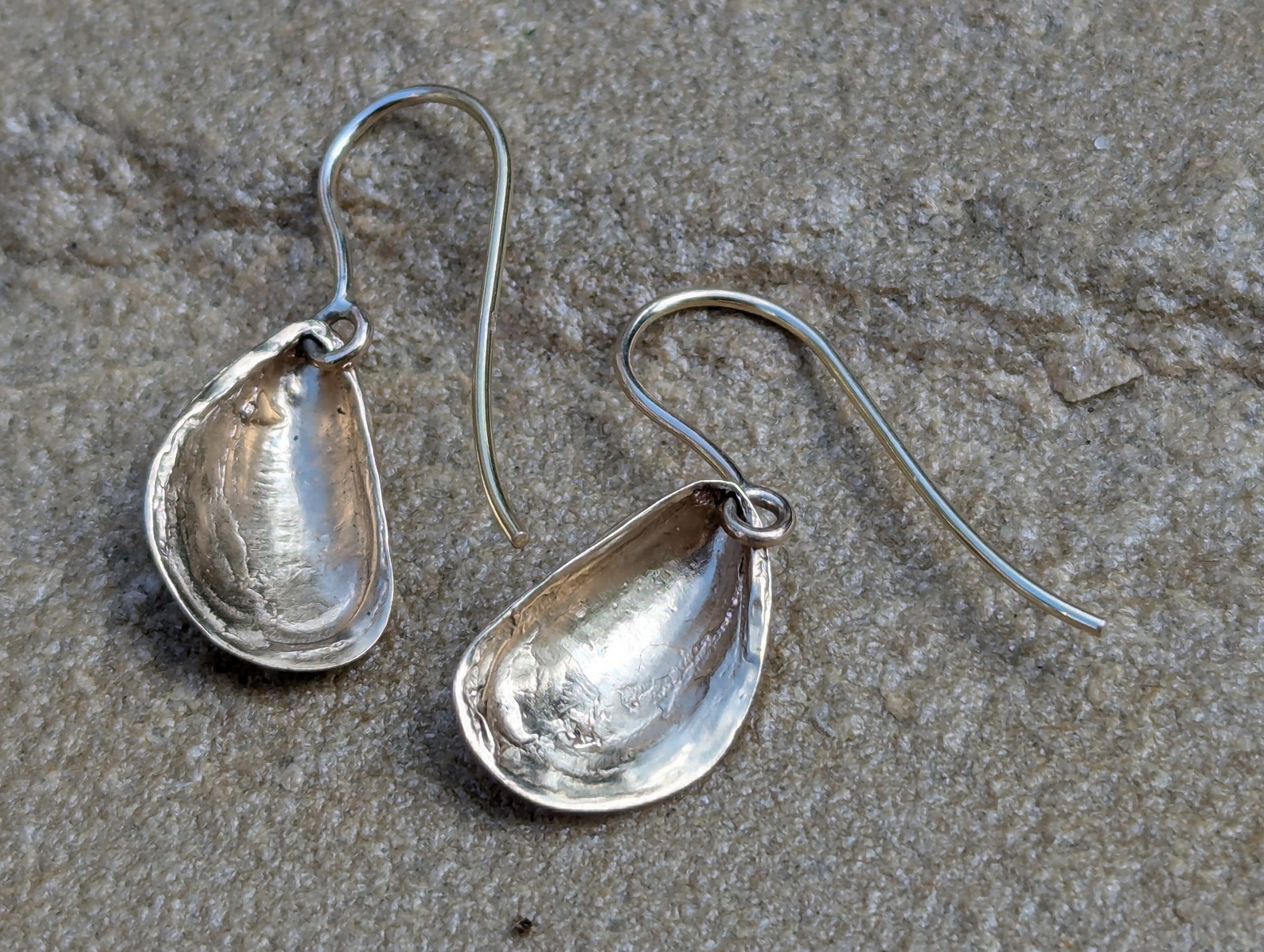 9ct Solid Gold Mussel Shell Drop Earrings - Etsy