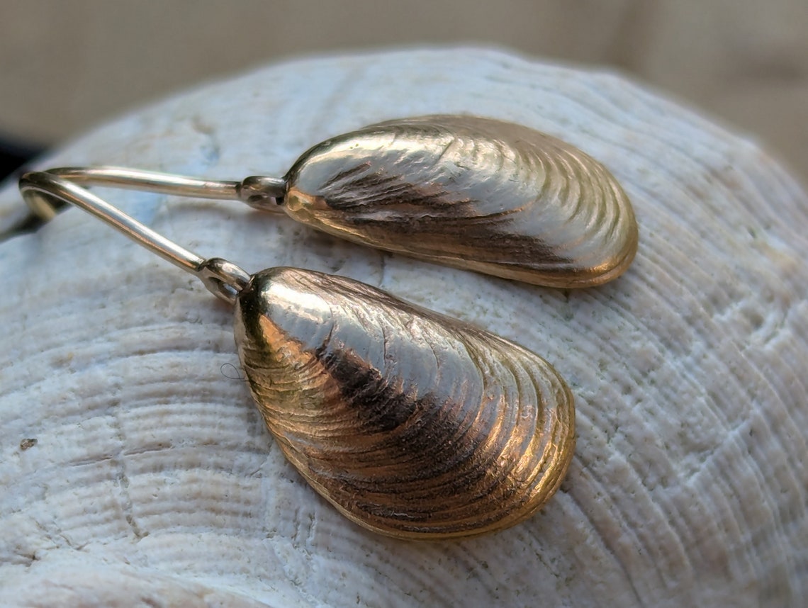 9ct Solid Gold Mussel Shell Drop Earrings - Etsy