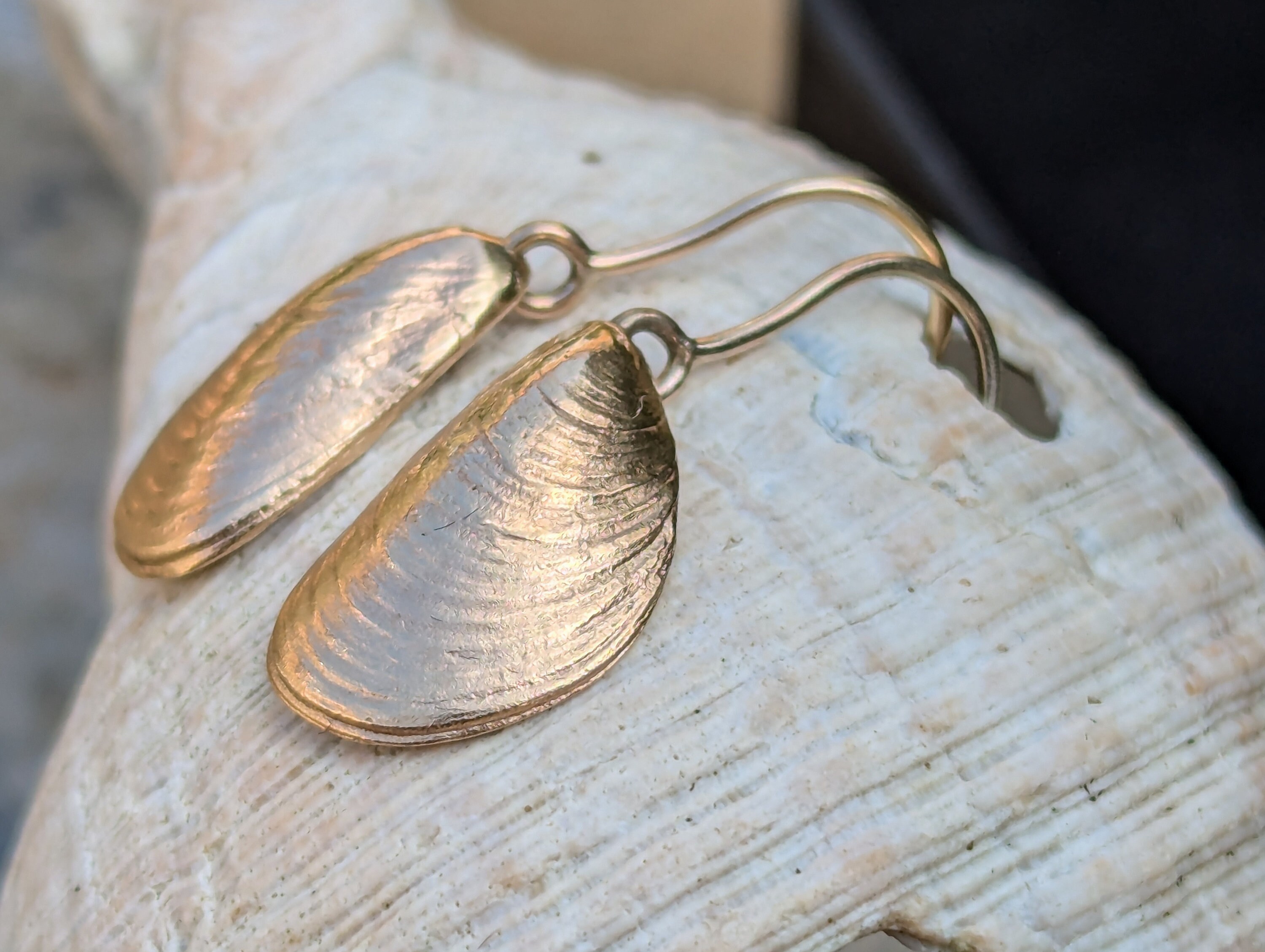 9ct Solid Gold Mussel Shell Drop Earrings - Etsy