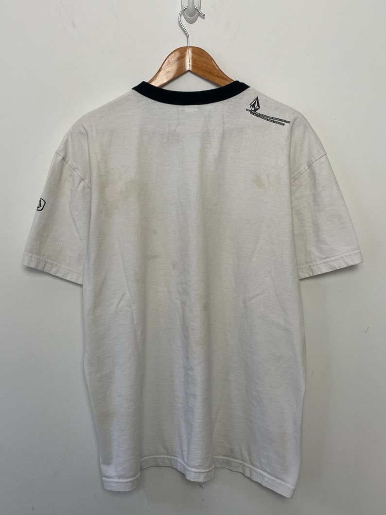 Vintage Y2K Volcom Surfwear Spell Out Graphic Ringer Tee Shirt size ...