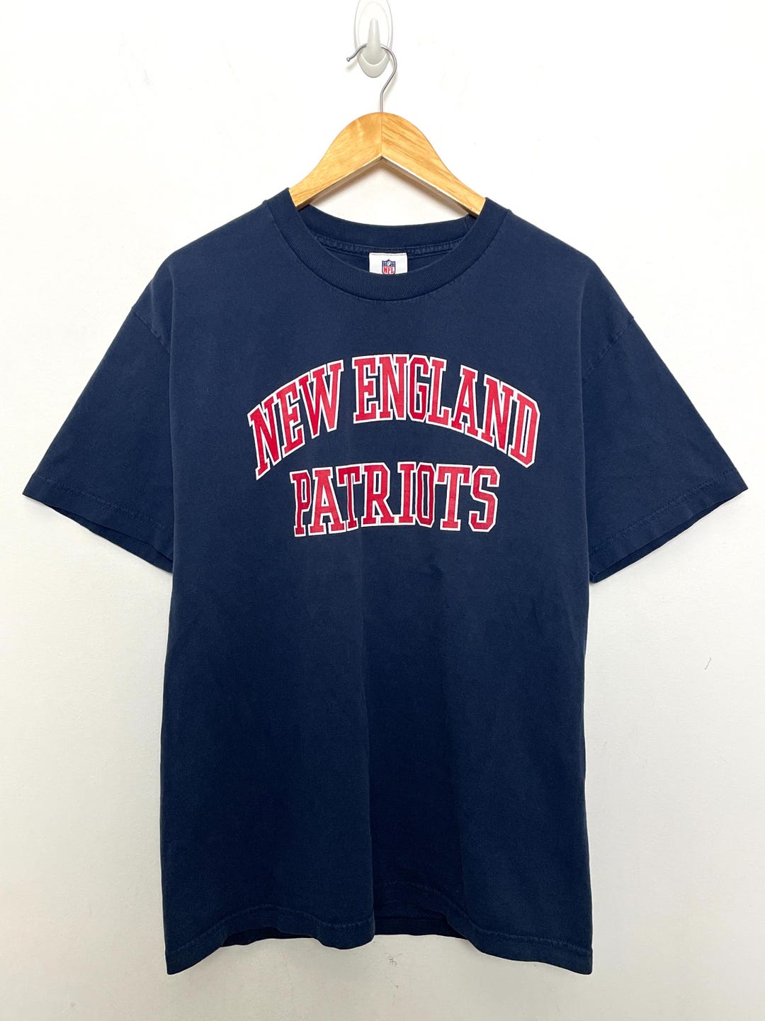 Vintage 2000s New England Patriots NFL Football Spell Out Graphic Navy ...