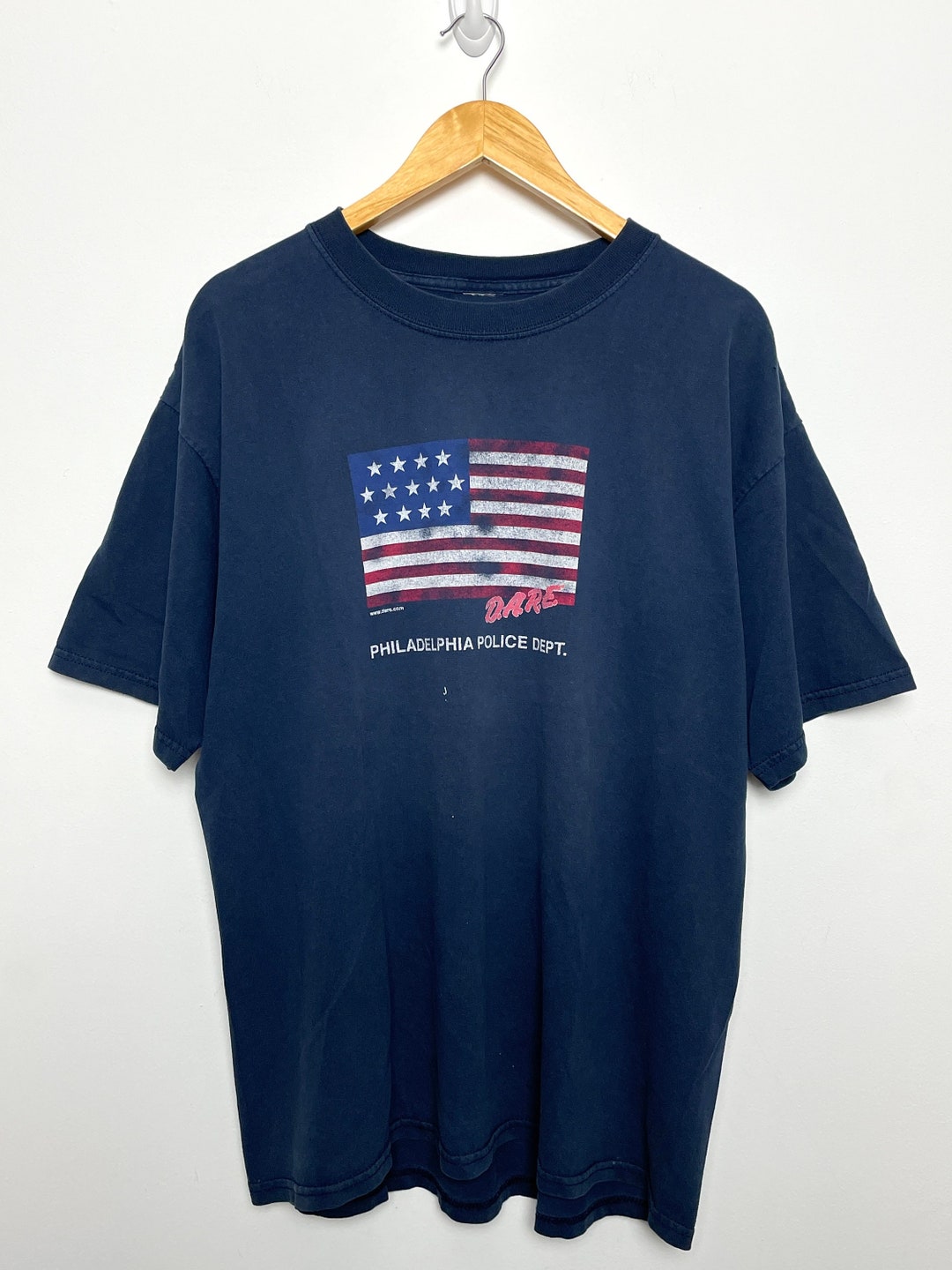 Vintage 1990s DARE Philadelphia Police Department USA Flag Graphic Tee ...