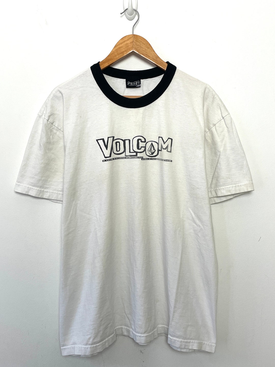 Vintage Y2K Volcom Surfwear Spell Out Graphic Ringer Tee Shirt size ...