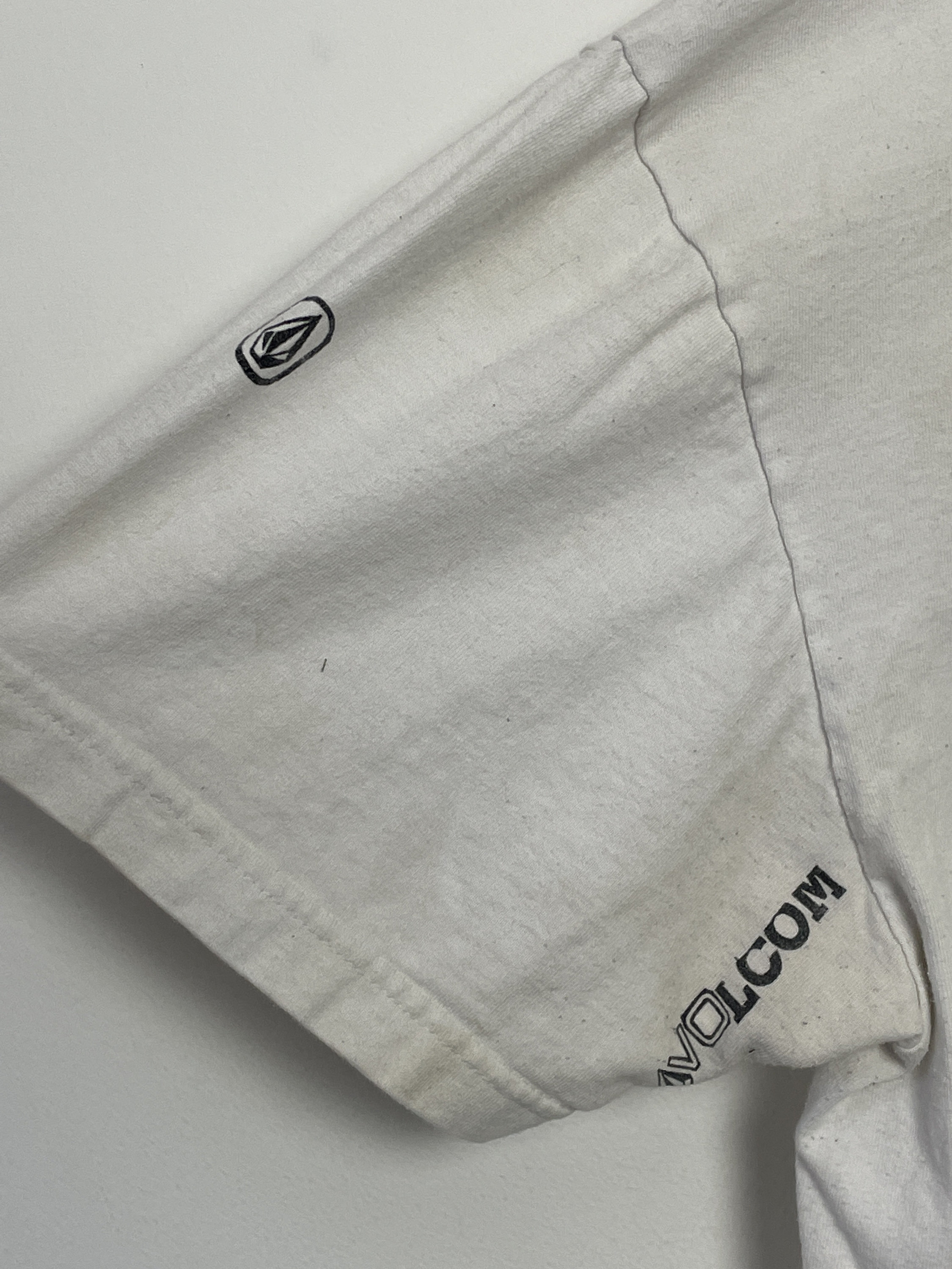 Vintage Y2K Volcom Surfwear Spell Out Graphic Ringer Tee Shirt size ...