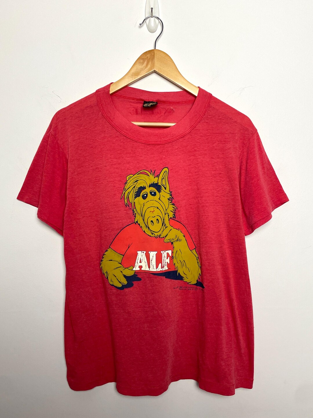 Vintage 1987 ALF Alien Life Form TV Show Red Graphic Tee Shirt (fits ...