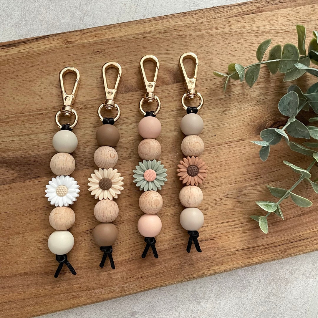 Daisy Beaded Keychain: Boho Floral Silicone & Wood Accent, Wildflowers ...