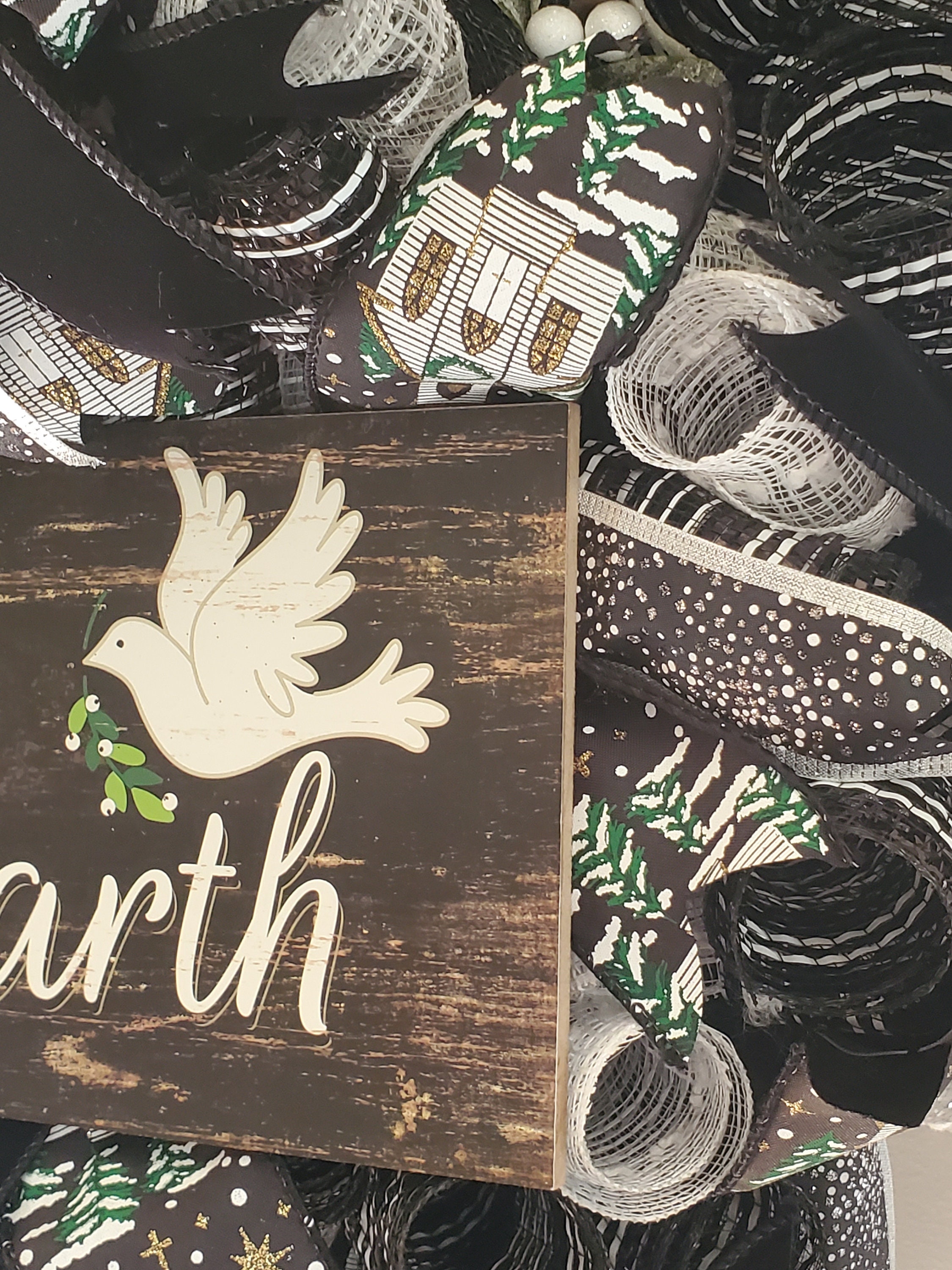 Christmas Wreath, Dove Peace on Earth Wreath, Winter Holiday Wreath ...