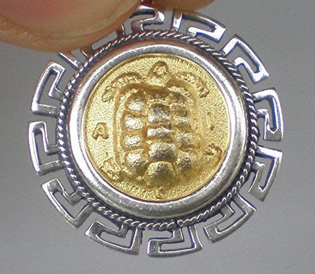 Sea Turtle Symbol of Peace and Wisdom Natural Cycle of Life and Death ...