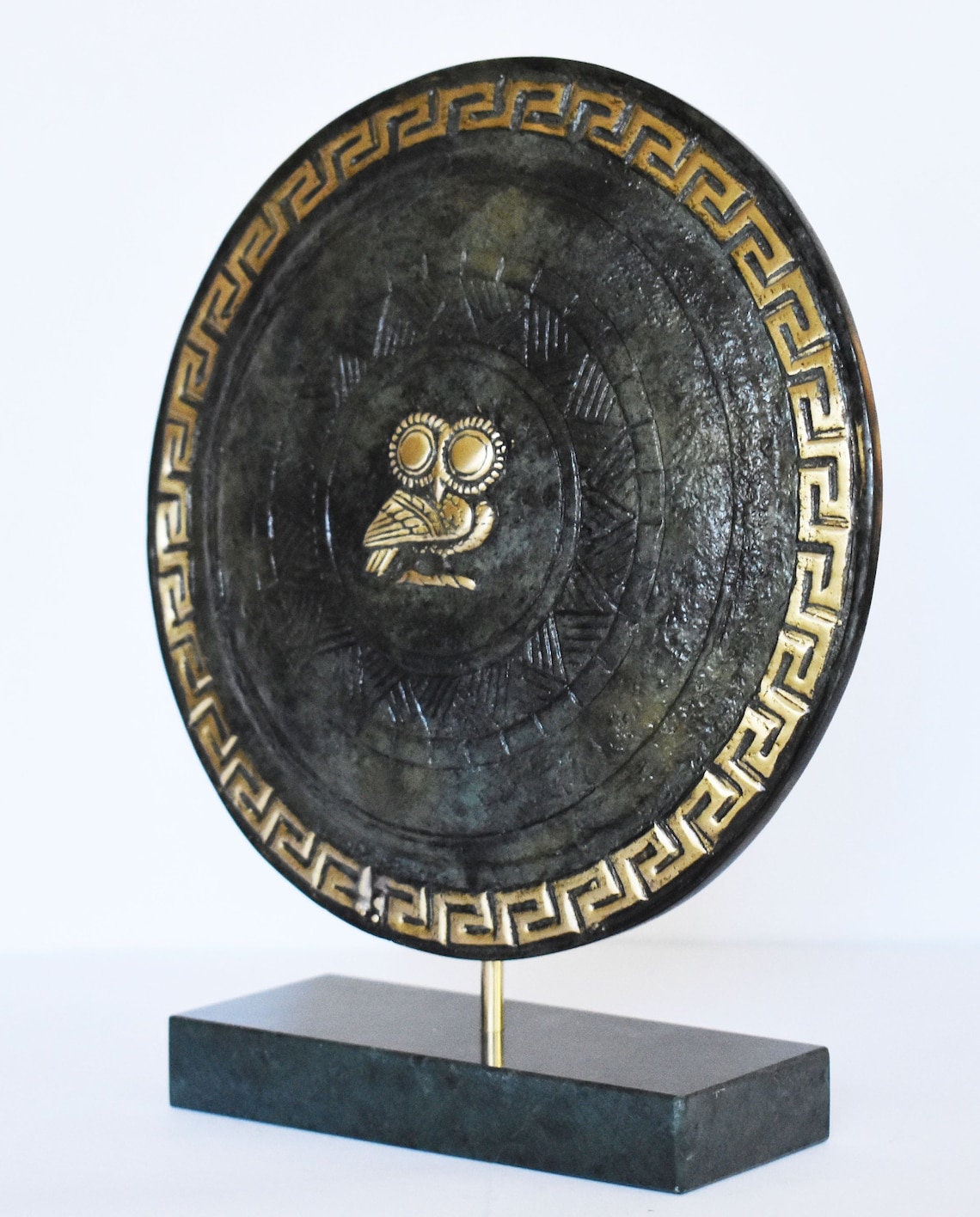 Escudo del Búho de Atenea - Símbolo de conocimiento, sabiduría ...