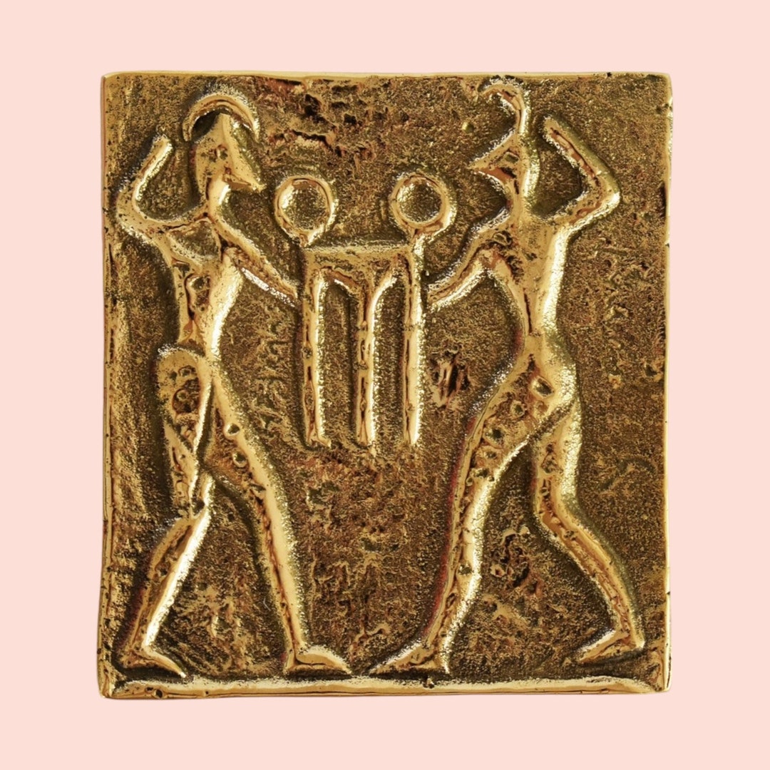 Apollo and Heracles Struggle for the Delphic Tripod Which Pythia Was ...