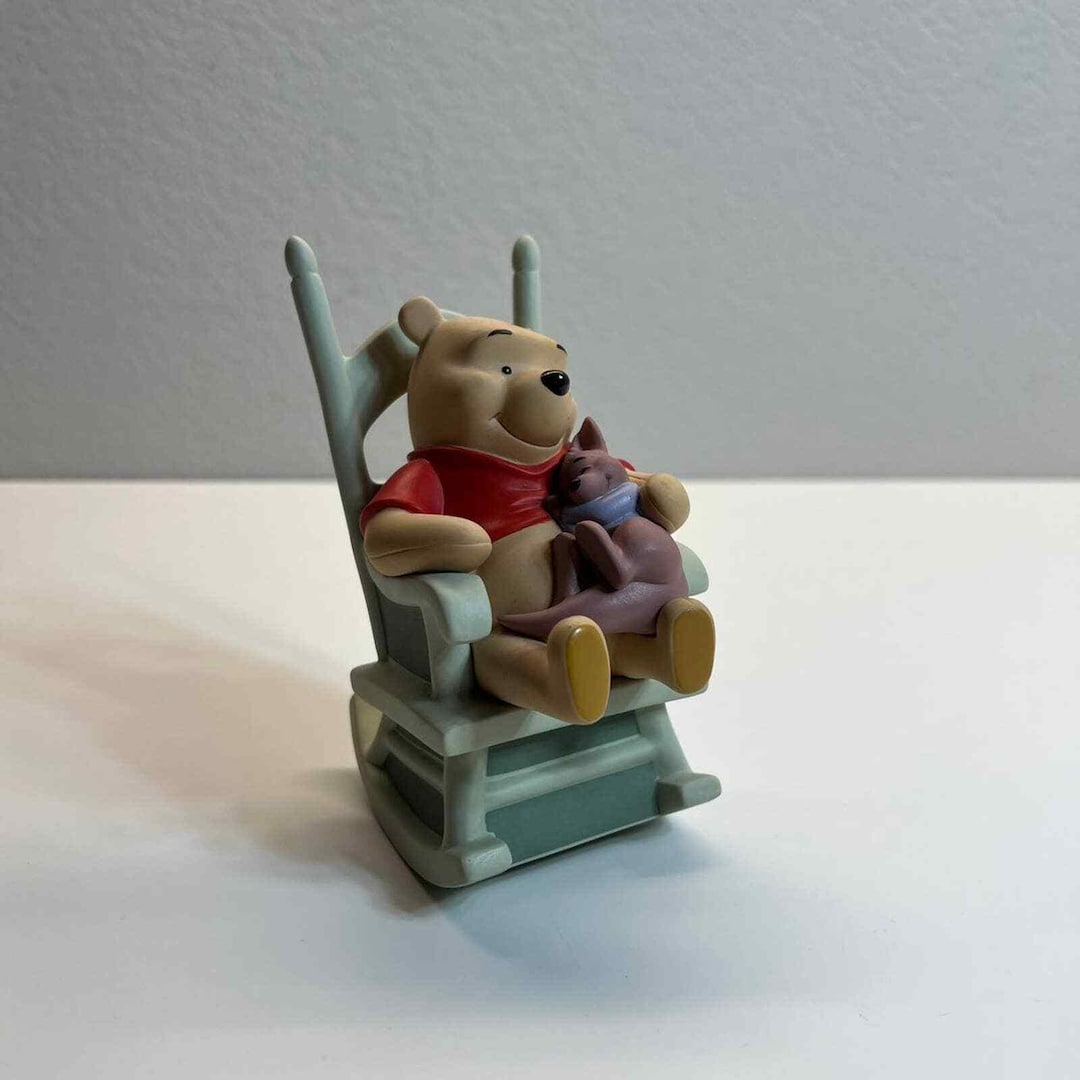 Disney Figurine Winnie Pooh & Friends Chair Sweet Dreams Little One ...