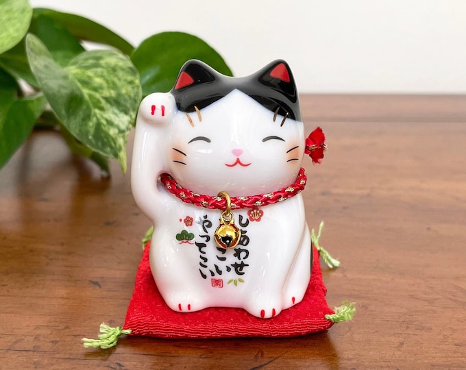 Japanese Lucky Cat Statue Maneki Neko, Beckoning Waving Cat for ...