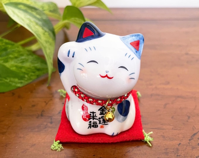Japanese Lucky Cat Statue Maneki Neko, Beckoning Waving Cat for ...