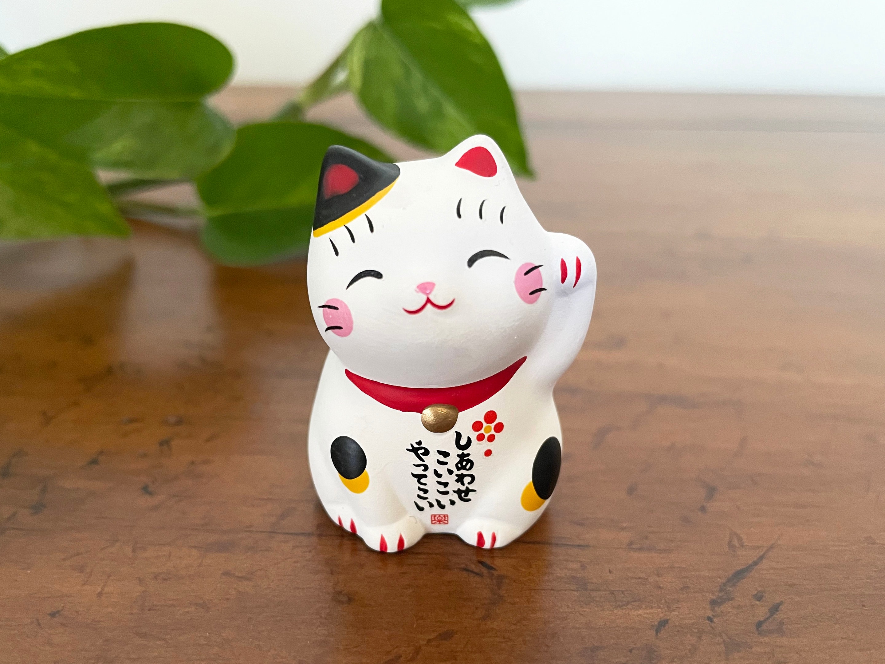 Japanese Lucky Cat Statue, Maneki Neko, Beckoning Waving Cat for ...