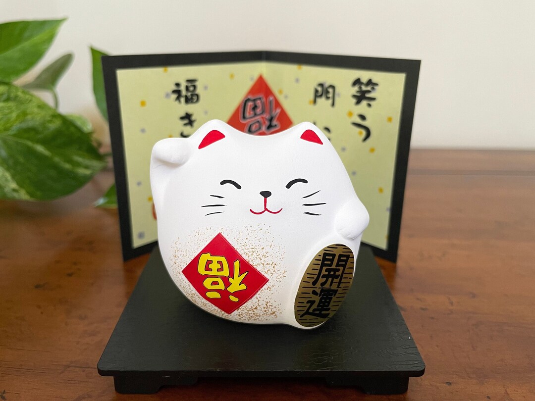 White Japanese Lucky Cat Statue Maneki Neko, Beckoning Waving Cat for ...