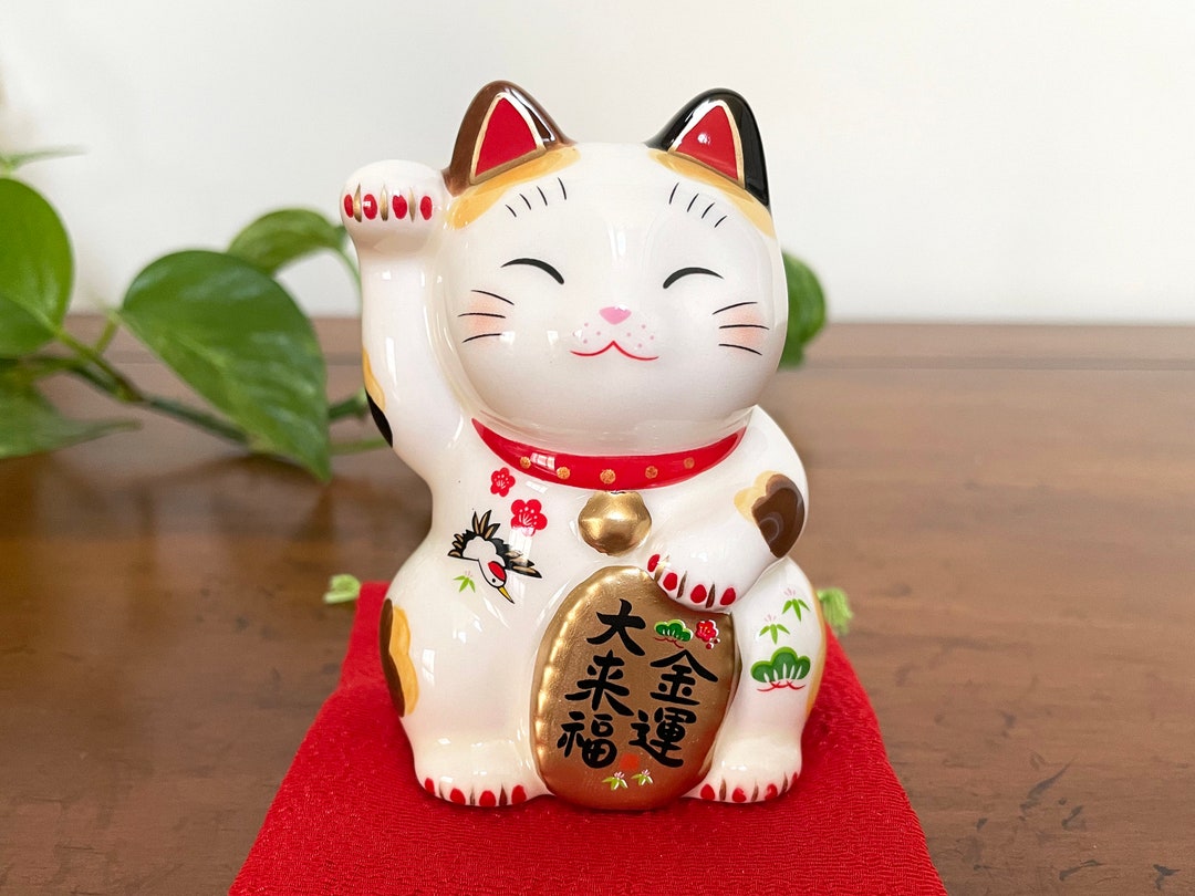 Japanese Lucky Cat Statue: Maneki Neko, Good Fortune Figurine - Etsy
