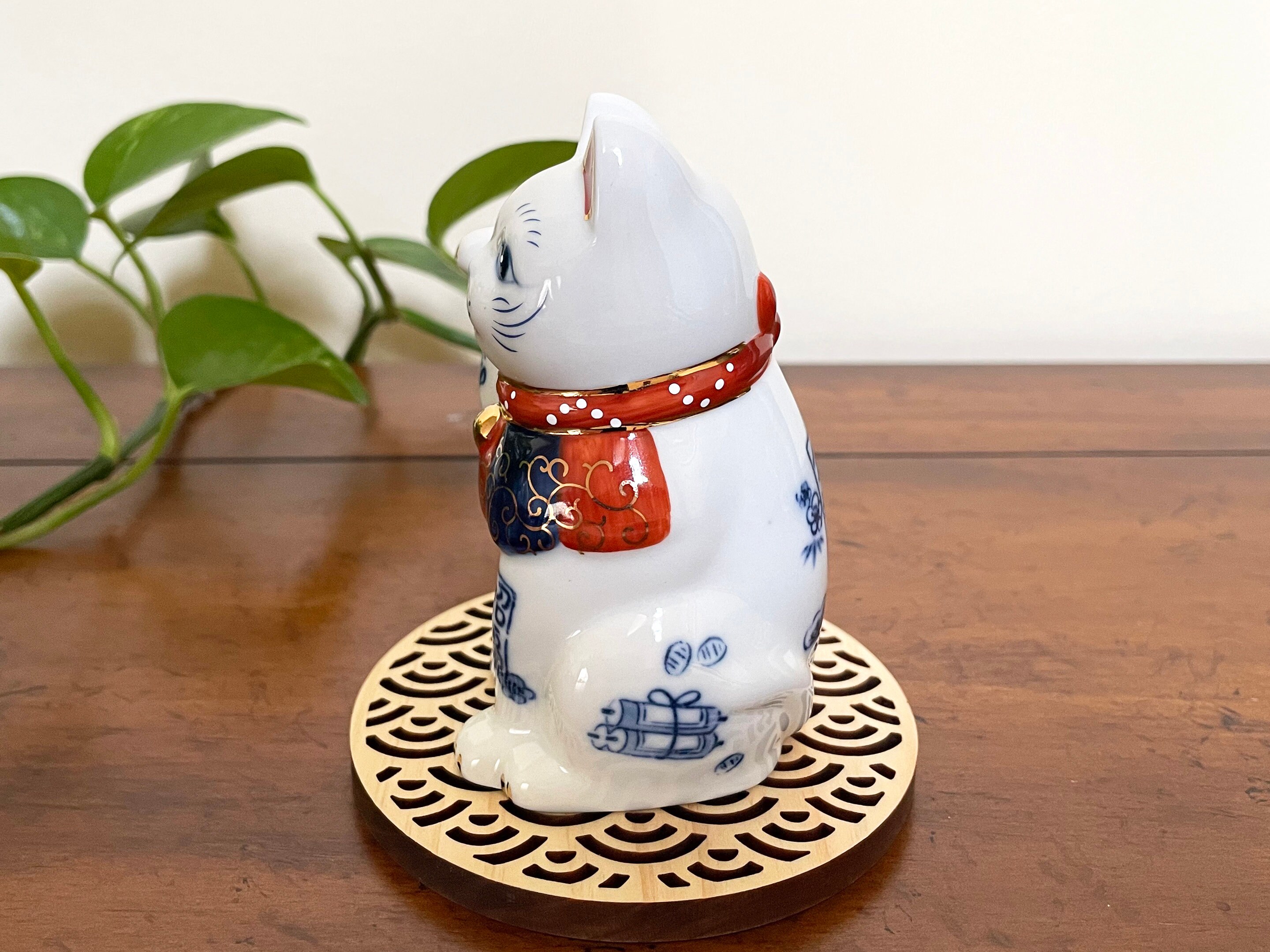Japanese Lucky Cat Statue Maneki Neko, Beckoning Waving Cat for ...