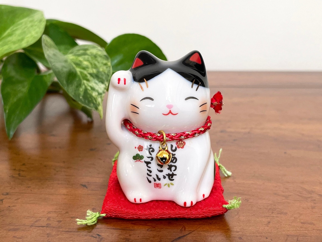 Japanese Lucky Cat Statue Maneki Neko, Beckoning Waving Cat for ...