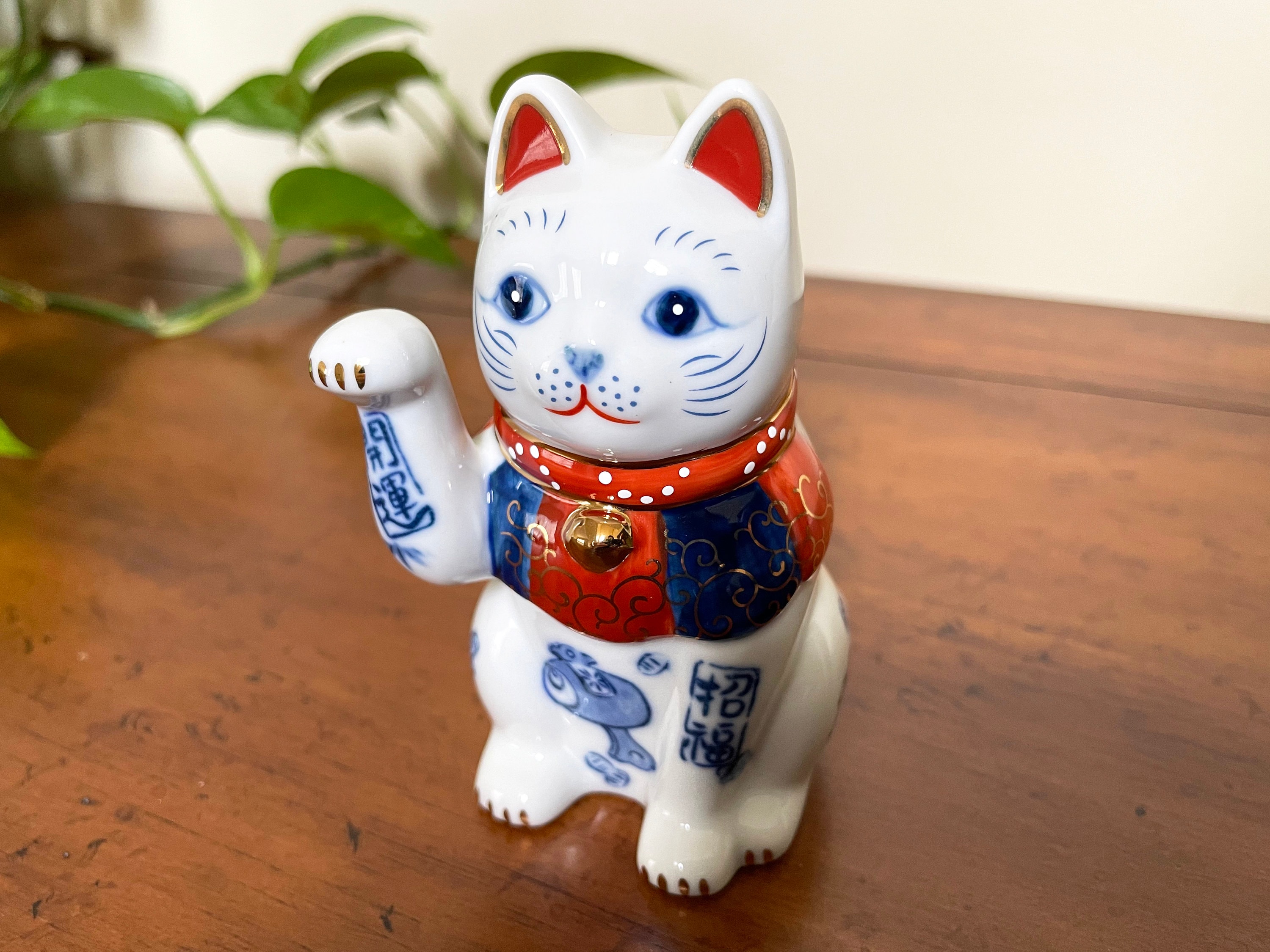 Japanese Lucky Cat Statue Maneki Neko, Beckoning Waving Cat for ...