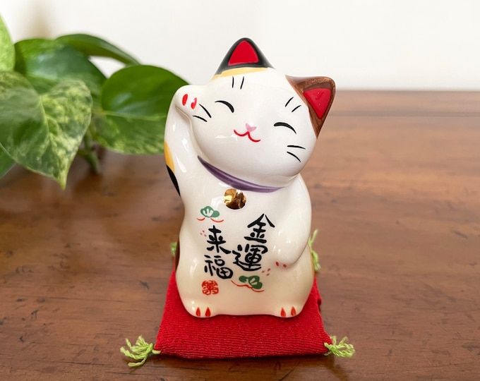 Japanese Lucky Cat Statue Maneki Neko, Beckoning Waving Cat for ...