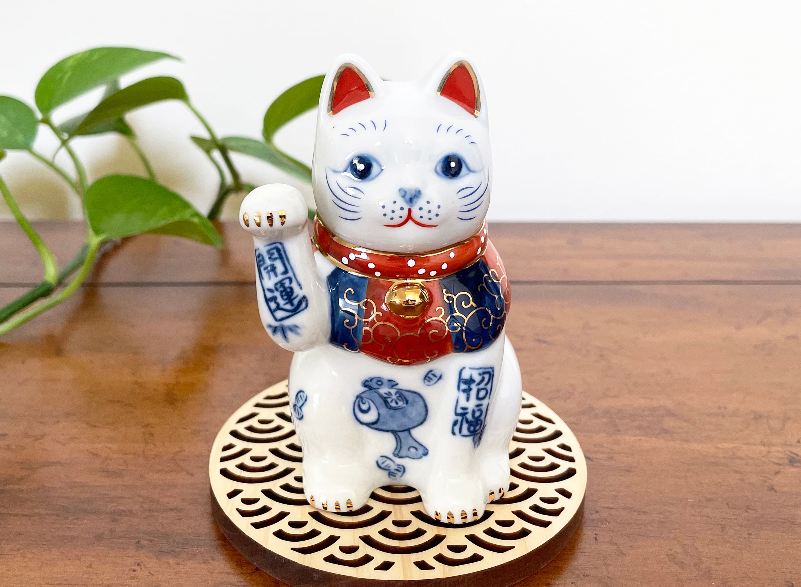 Japanese Lucky Cat Statue Maneki Neko, Beckoning Waving Cat for ...