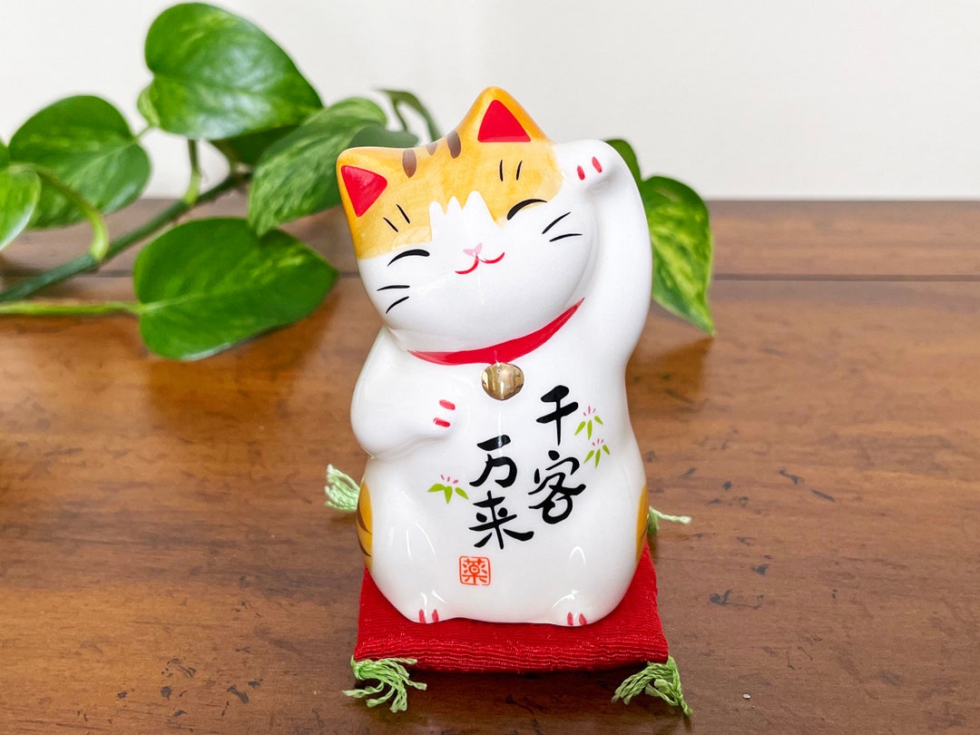 Japanese Maneki Neko Lucky Cat Statue: Good Fortune Feng Shui Decor - Etsy