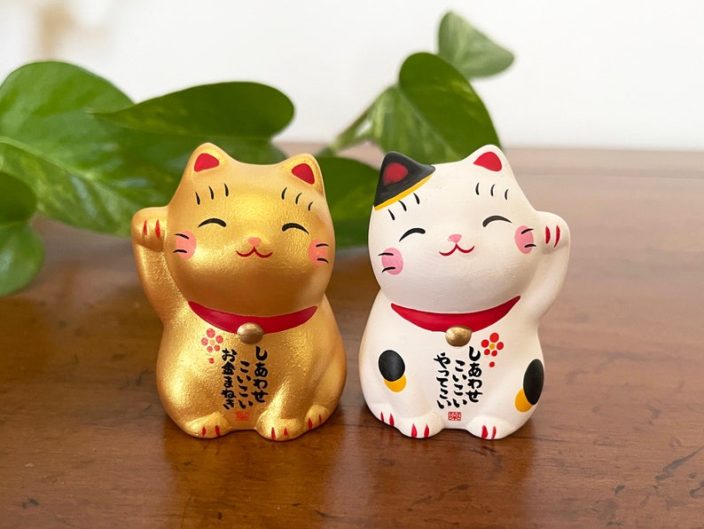 Japanese Lucky Cat Statue, Maneki Neko, Beckoning Waving Cat for ...