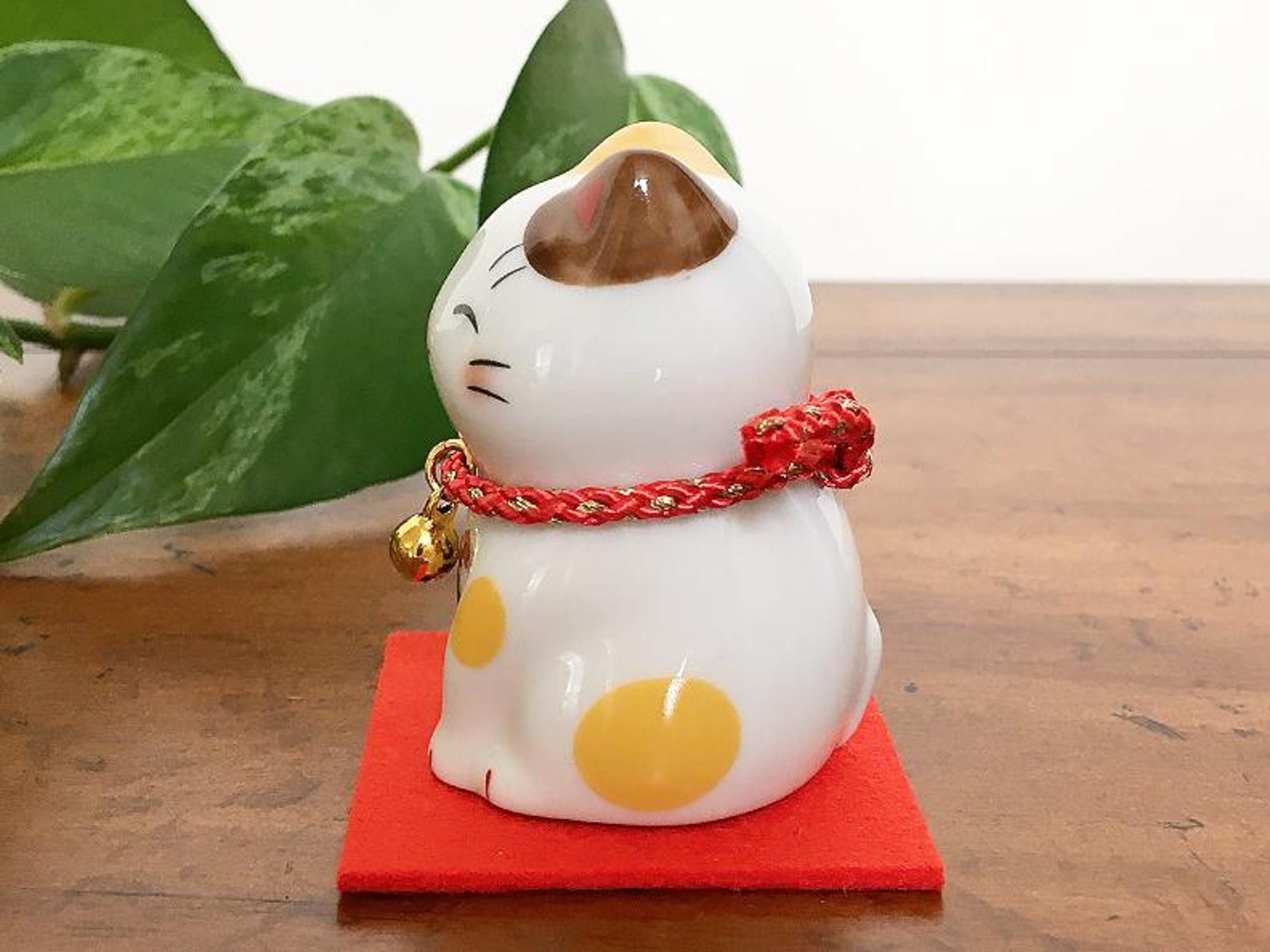 Japanese Lucky Cat Statue Maneki Neko, Beckoning Waving Cat for ...