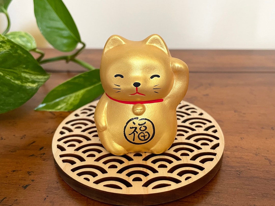 Gold Japanese Lucky Cat Statue, Maneki Neko, Wealth, Prosperity and ...