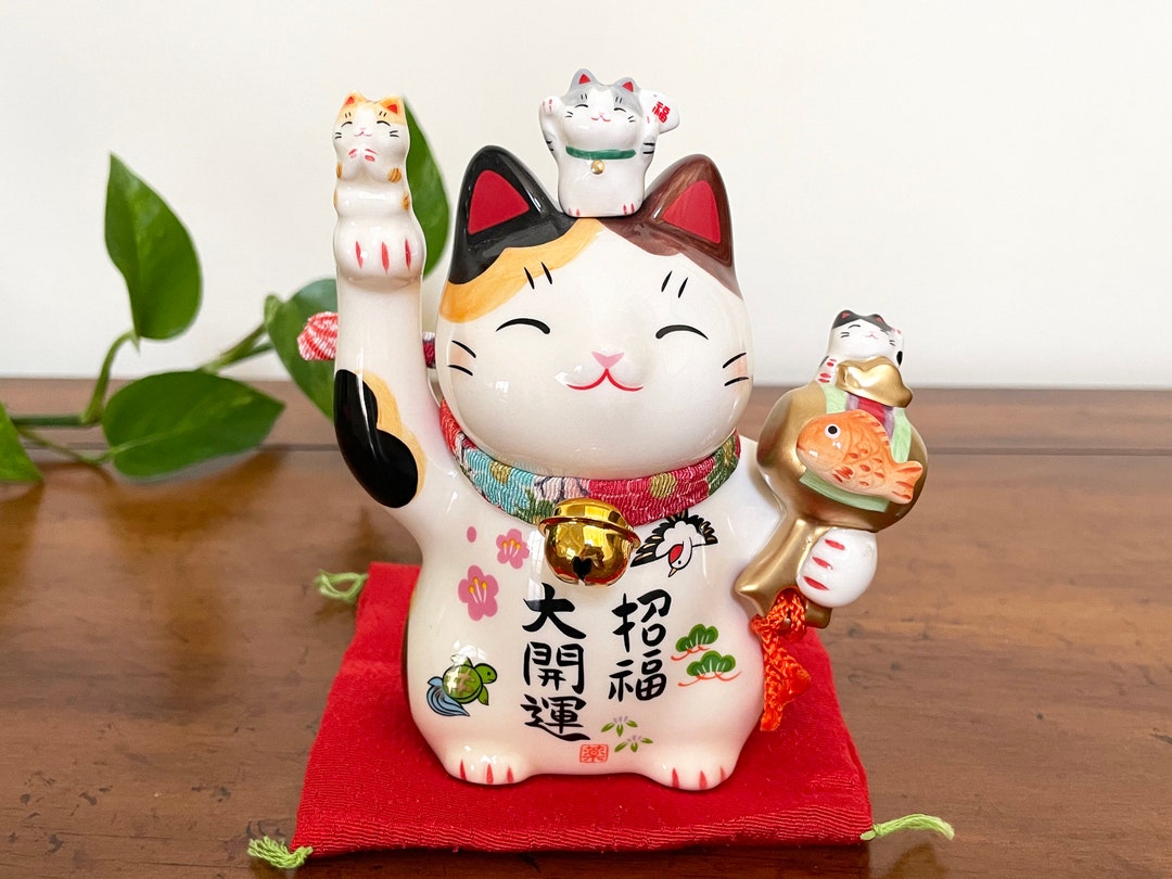 Japanese Lucky Cat Statue, Maneki Neko Figurine, Beckoning Waving Cat ...
