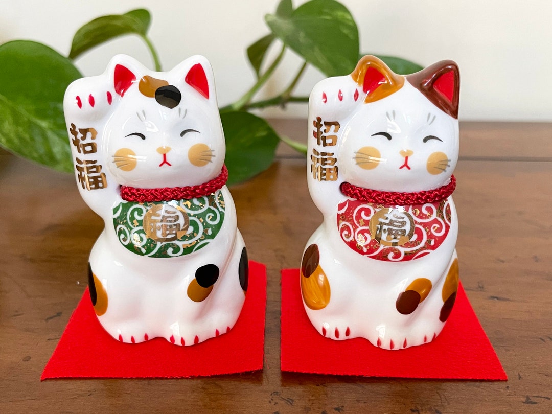 Japanese Lucky Cat Statue Maneki Neko, Beckoning Waving Cat for ...