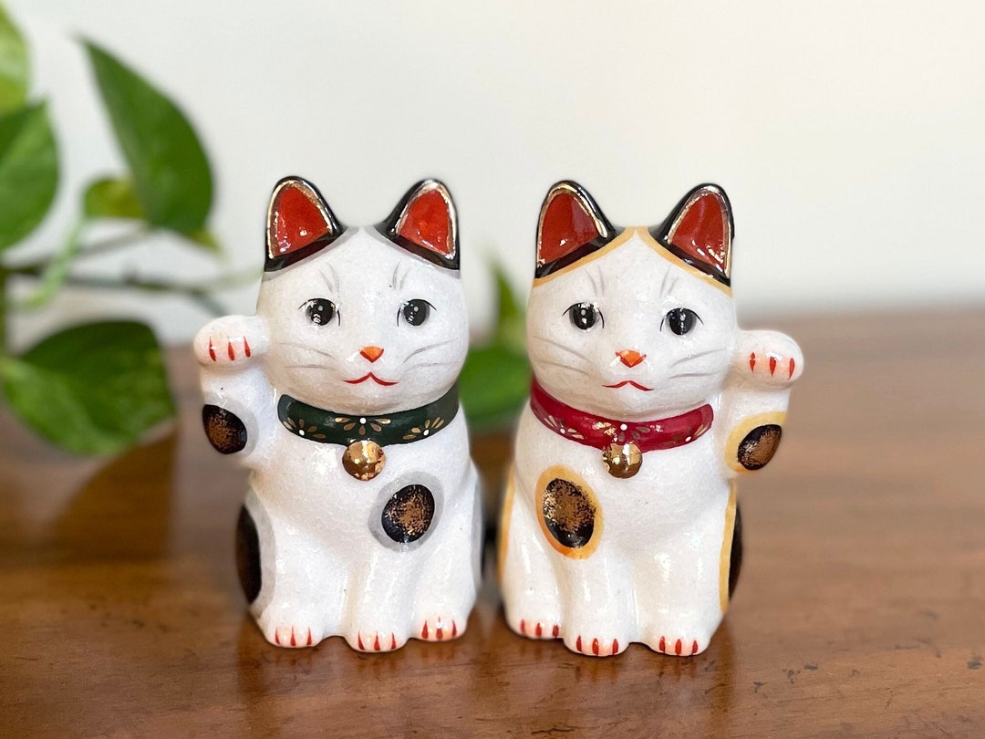 Japanese Lucky Cat Statue, Maneki Neko, Beckoning Cat for Happiness ...