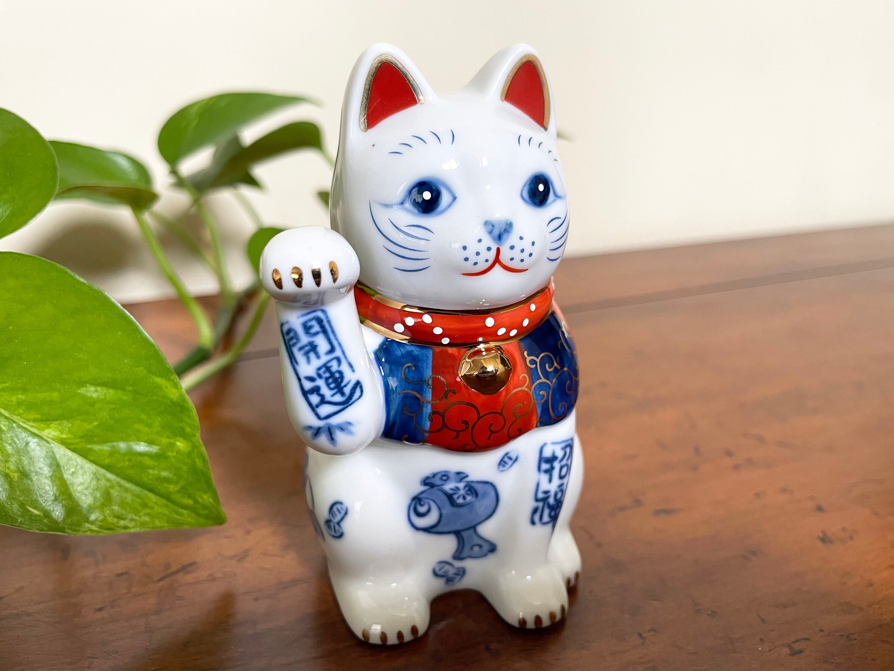 Japanese Lucky Cat Statue Maneki Neko, Beckoning Waving Cat for ...
