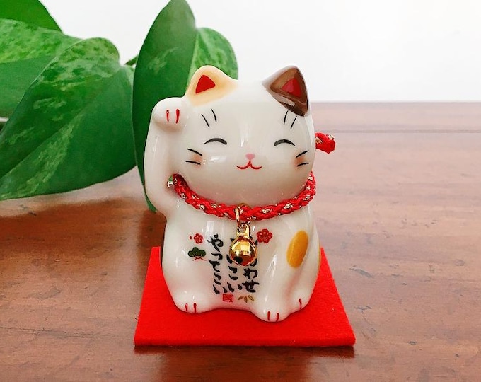 Japanese Lucky Cat Statue Maneki Neko, Beckoning Waving Cat for ...