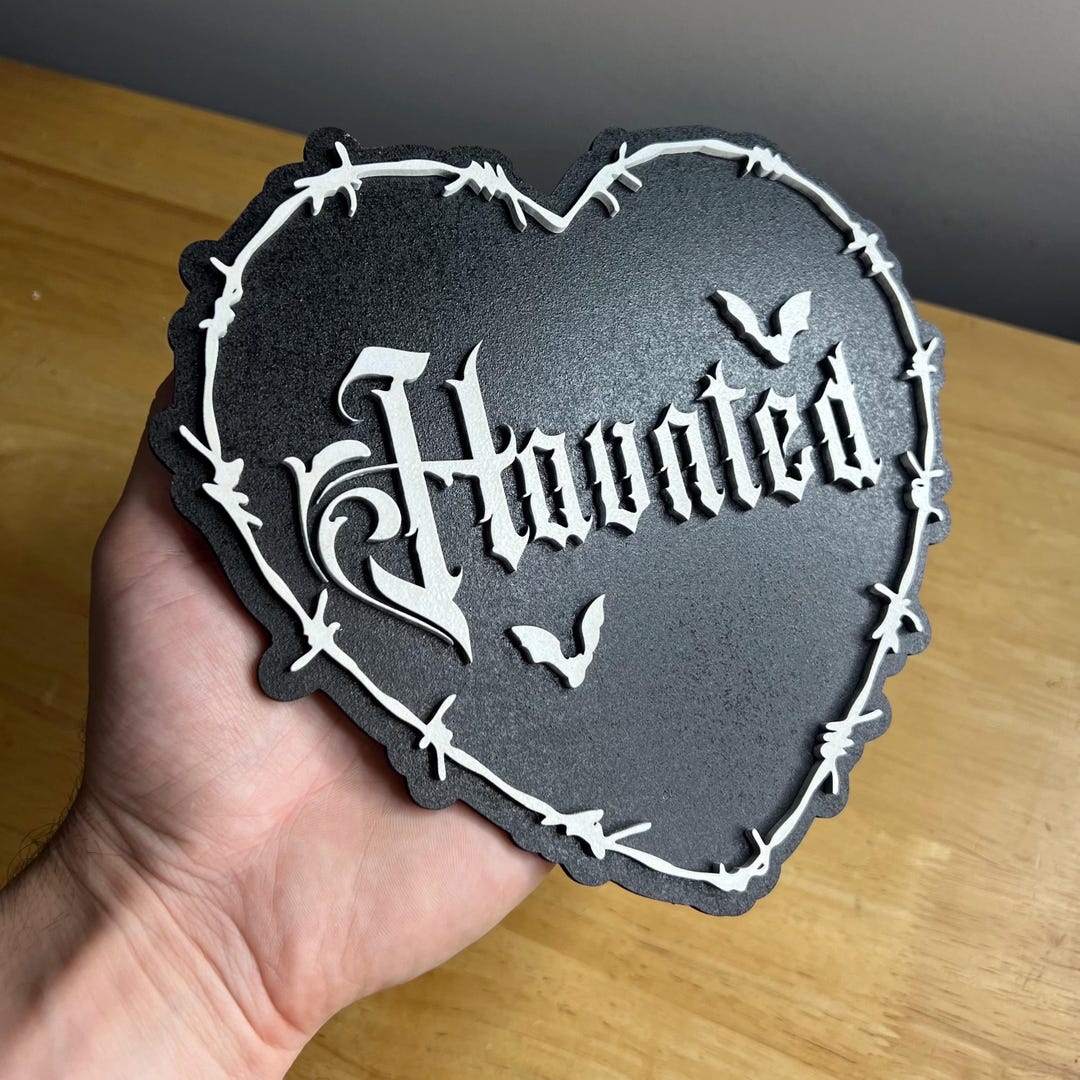 Haunted Barbed Wire Heart Wooden Gothic Decor - Wooden Plaque - Etsy