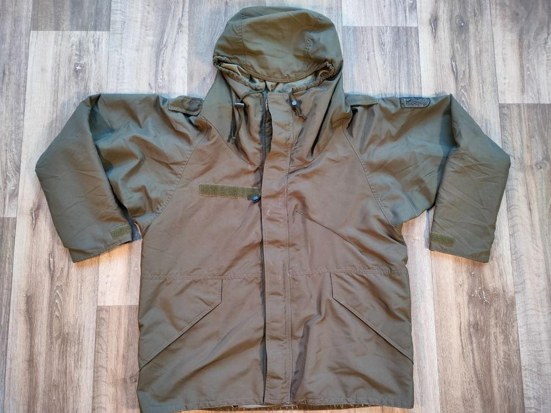 Vintage Olive Green Technical Jacket – 90s Waterproof Anorak, Hood ...