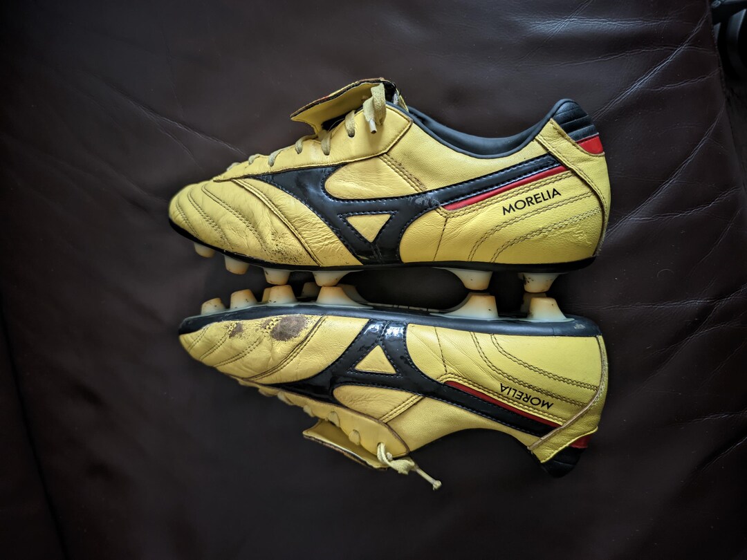 Mizuno Morelia Ultra Light Hulk Football Cleats Cyber Yellow Japan US 9 ...