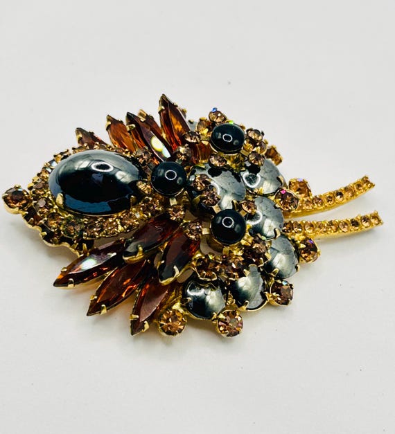 Regency /juliana brooch choice - Gem