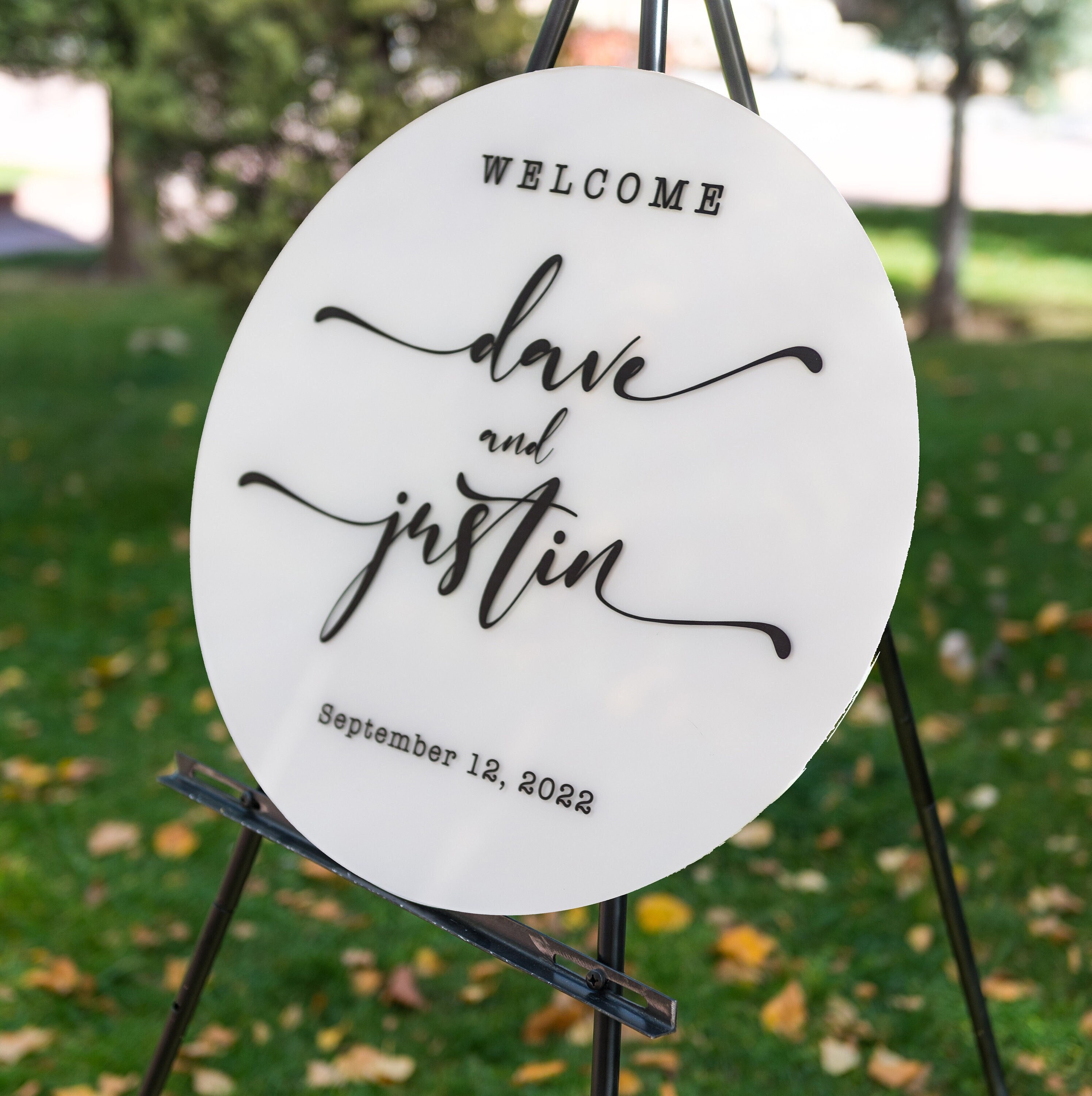 Round Acrylic Wedding Welcome Sign With Stand, Black and Gold 3d ...