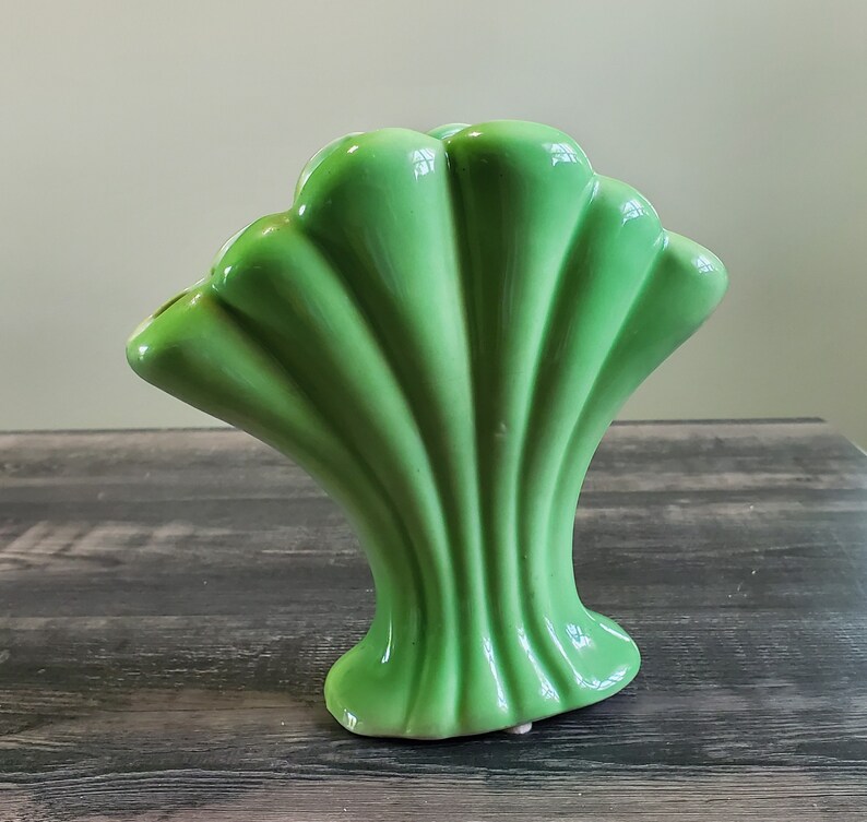 Vintage Alamo Vitreous Pottery Green Fan Vase - Etsy