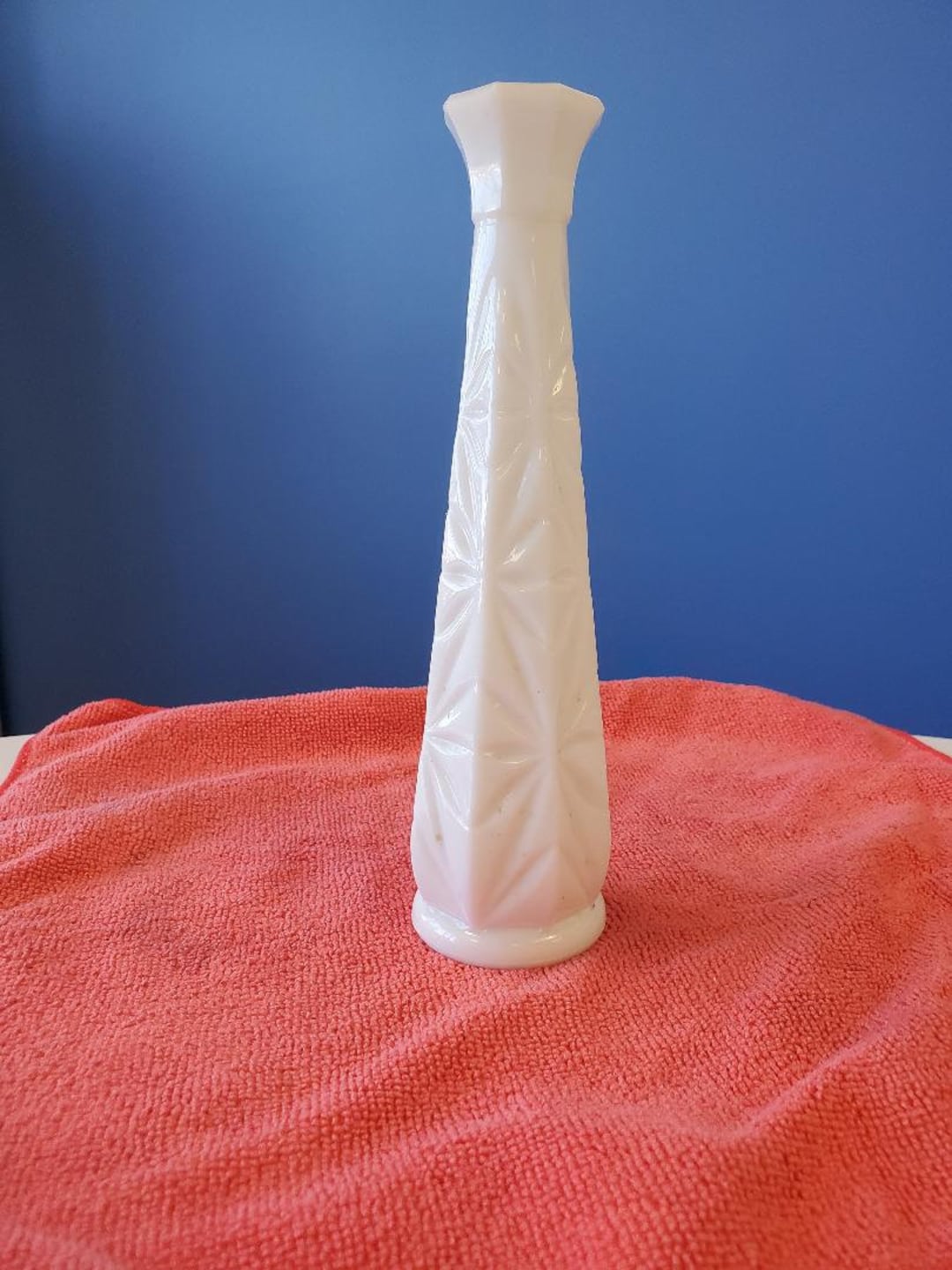 Vintage Mid Century Modern (MCM) Starburst White Milk Glass Bud Vase ...