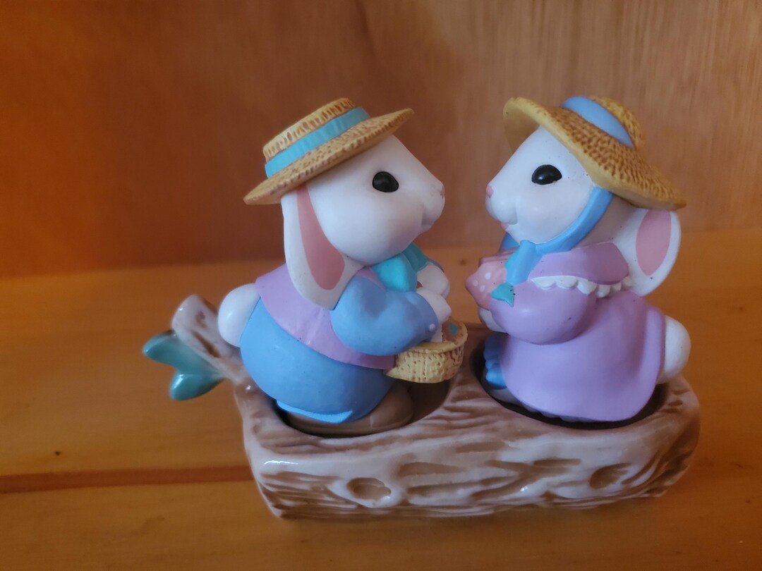 Vintage Ceramic Bunny Salt and Pepper Shakers on Ceramic Platform ...