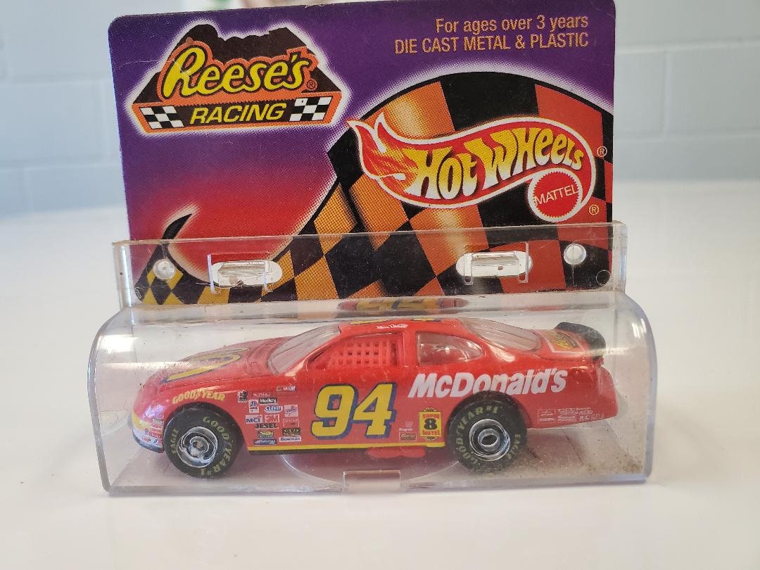 1997 Hot Wheels #94 Bill Elliott (red) Mcdonald's Reese's Racing Die ...