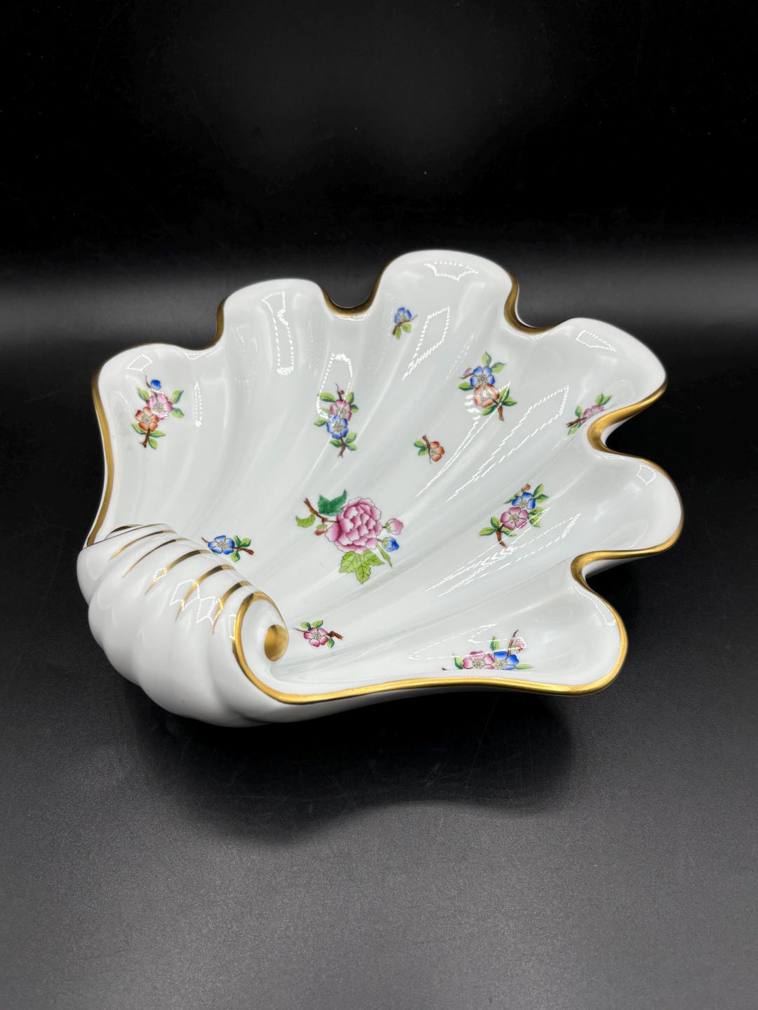 Vintage Herend Hungary Queen Victoria Shell With Handpainted Florals ...