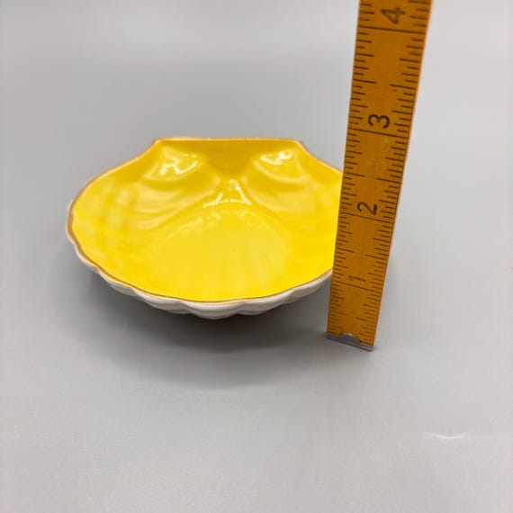 Vintage Yellow Scallop Clam Shell Shape Ring Pin Dish… - Gem