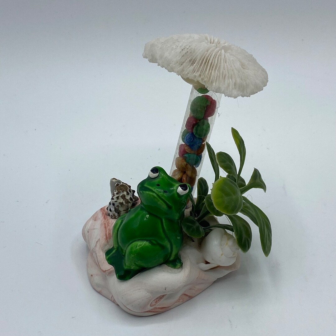 Vintage Frog on Seashell Figurine: Kitschy Florida Souvenir - Etsy