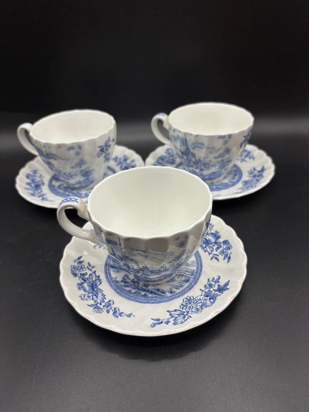 Vintage Johnson Bros “tulip Time” England Blue and White Pattern ...