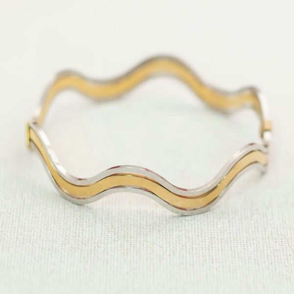 Wavy Bangle - Etsy